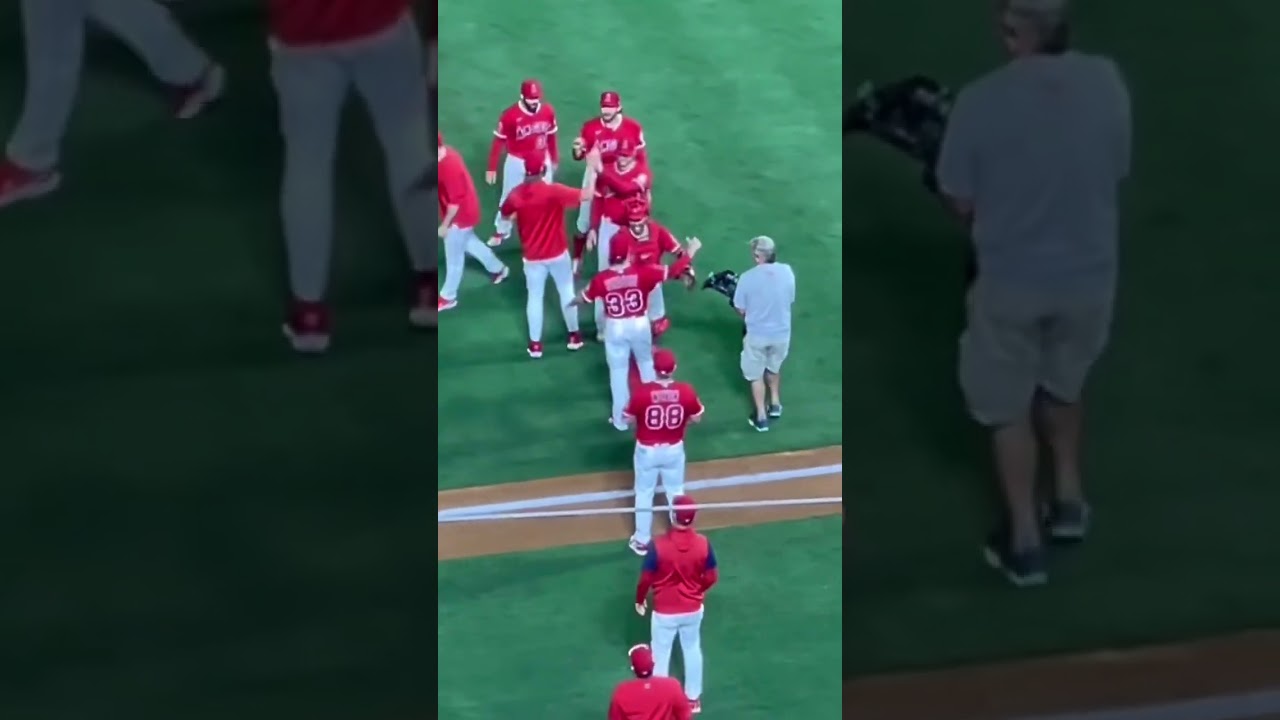 勝利に喜ぶ大谷翔平選手‼︎エンジェルスの勝利😭【2番DH・大谷翔平選手】対テキサス・レンジャーズ第2戦@エンジェル・スタジアム10/1/2022 - WACOCA BASEBALL