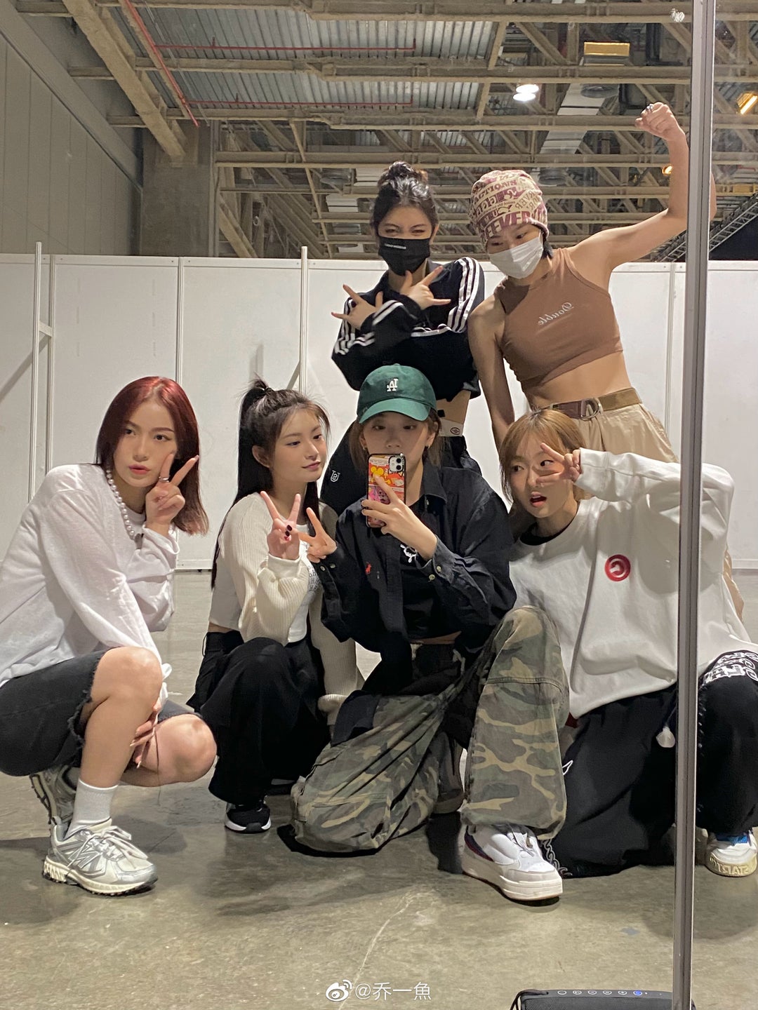 221030 Joe Yiyu Weibo Update と Yiren - WACOCA K-POP