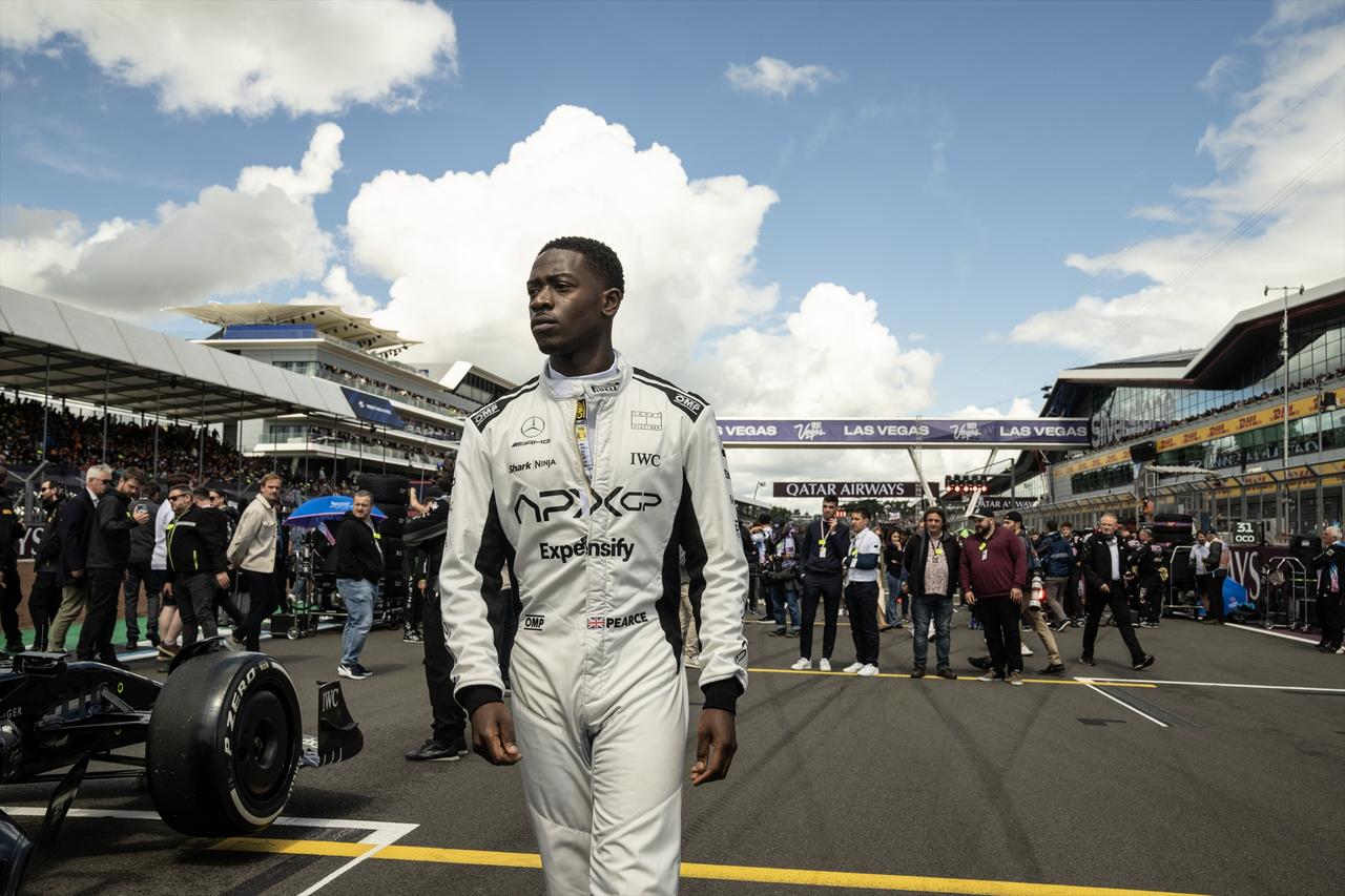 【インタビュー】映画『F1®／エフワン』その熱狂の裏側／ダムソン・イドリス＆ケリー・コンドン＆ハビエル・バルデム (1/4) - SCREEN ONLINE（スクリーンオンライン ...