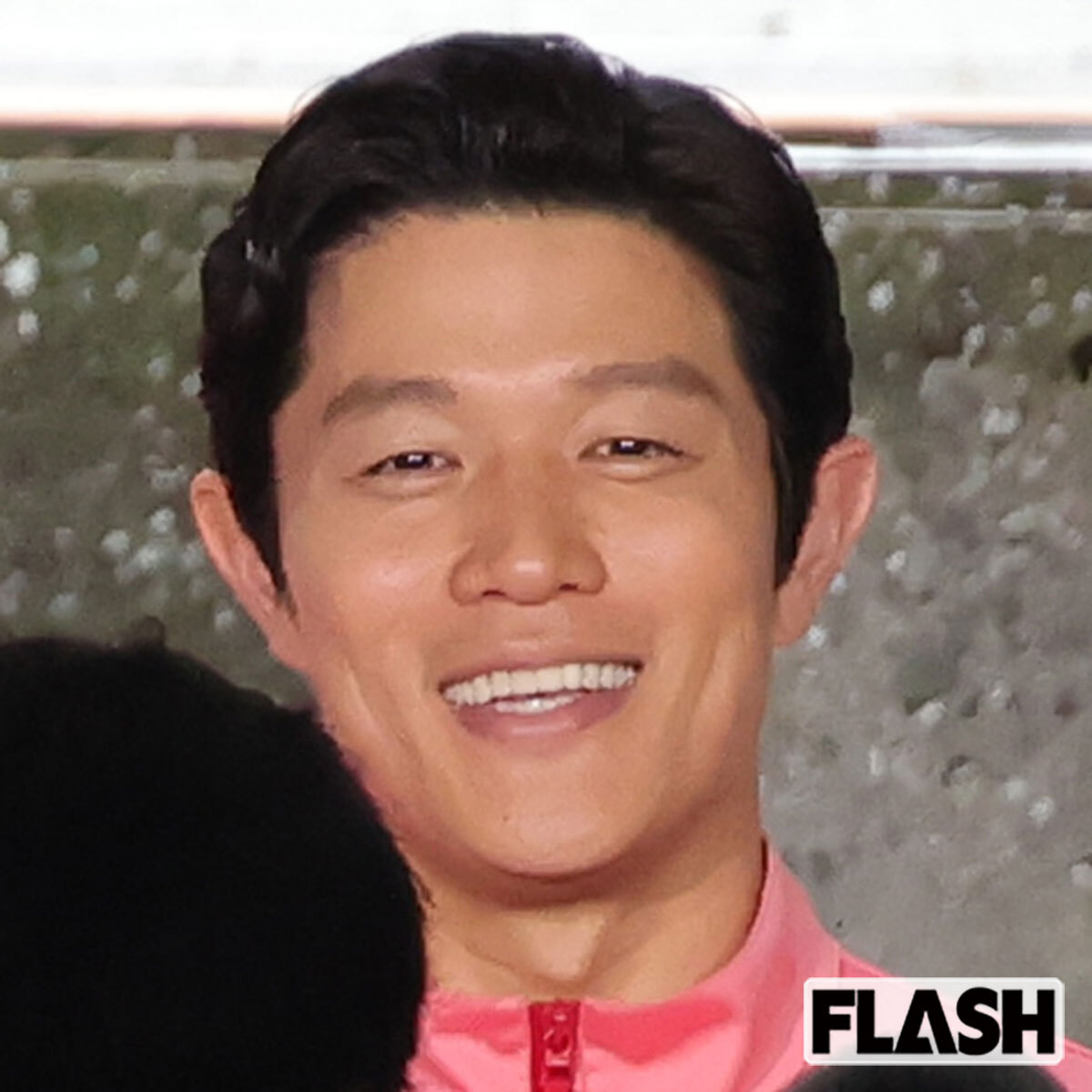 鈴木亮平 新作映画は実写邦画で1位発進！多忙すぎる宣伝姿をキャッチ…そばで支えるのは有村架純似妻（SmartFLASH） - Yahoo!ニュース - WACOCA MEDIA