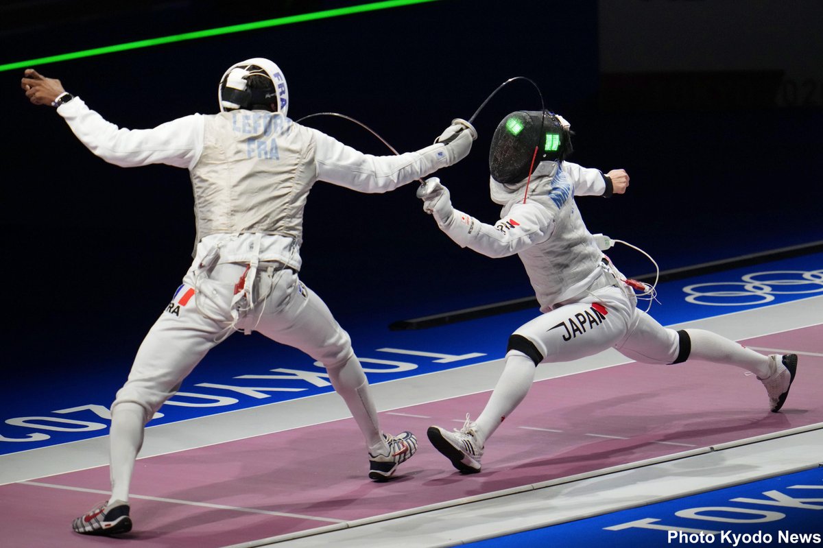 フェンシング 男子フルーレ団体 準決勝敗退 アンカー 松山 恭助選手が 怒涛の追い上げを見せるも惜敗。 3位決定戦へ挑みます がんばれ