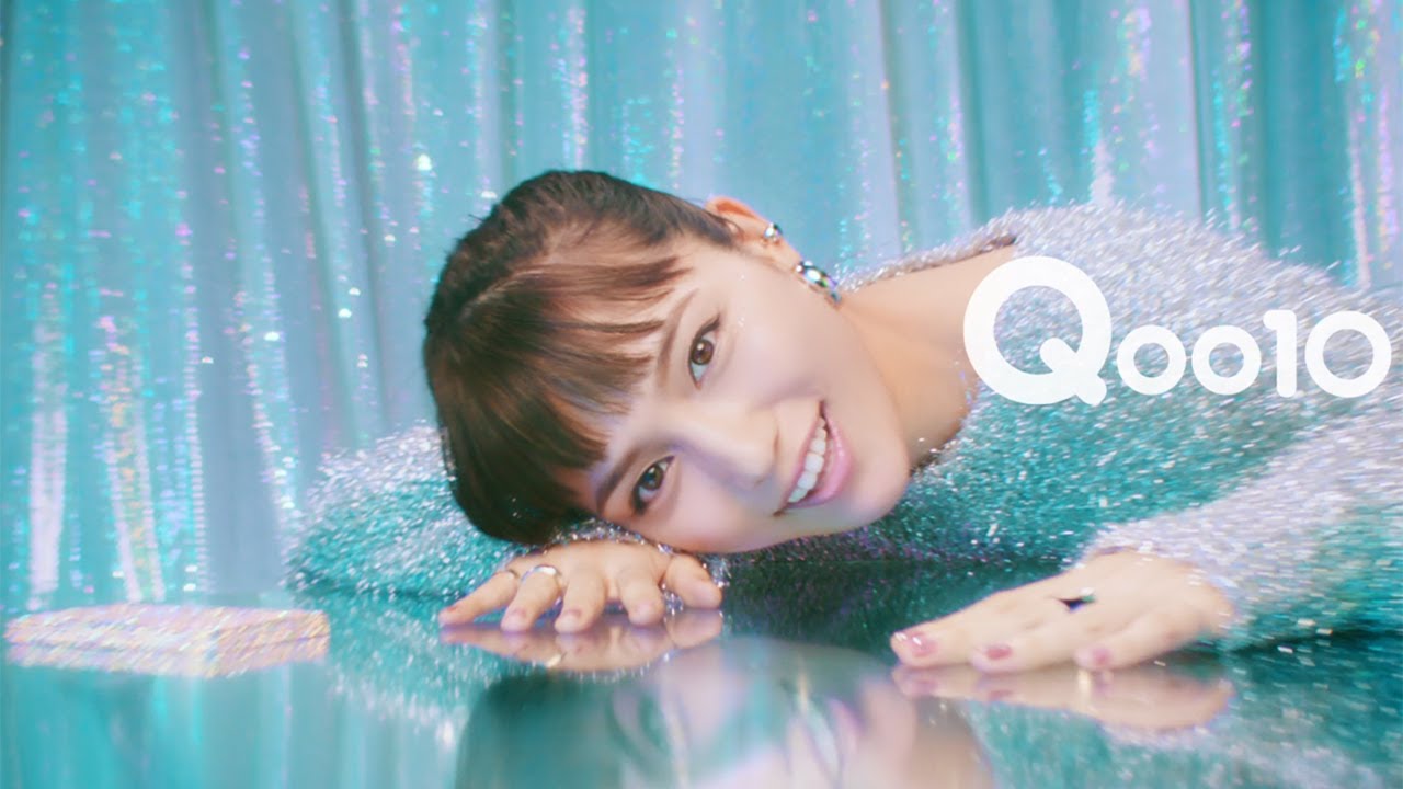 川口春奈、ミニボトムで美脚見せ！“キラキラファッション”で登場 Qoo10新CM - WACOCA NEWS