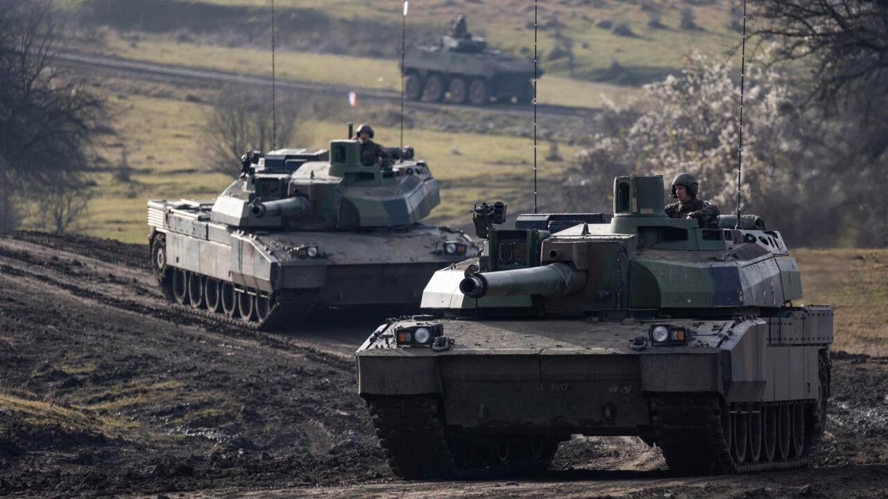 ルーマニアでのNATO演習でのルクレール戦車とVBCI IFV - WACOCA NEWS