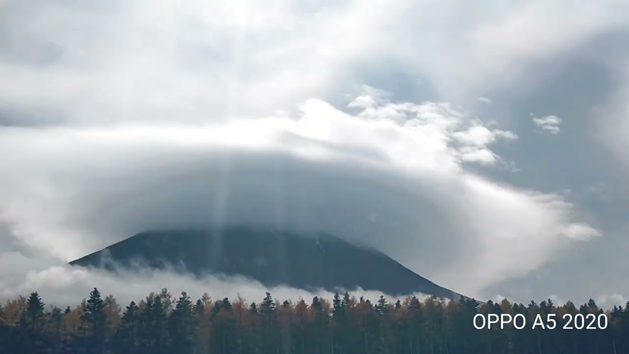 鳴沢村からの富士山🗻! タイムラプスで2時間 2024年11月11日 08時43分〜11時26分 OPPO A5 2020 = 4393 ...