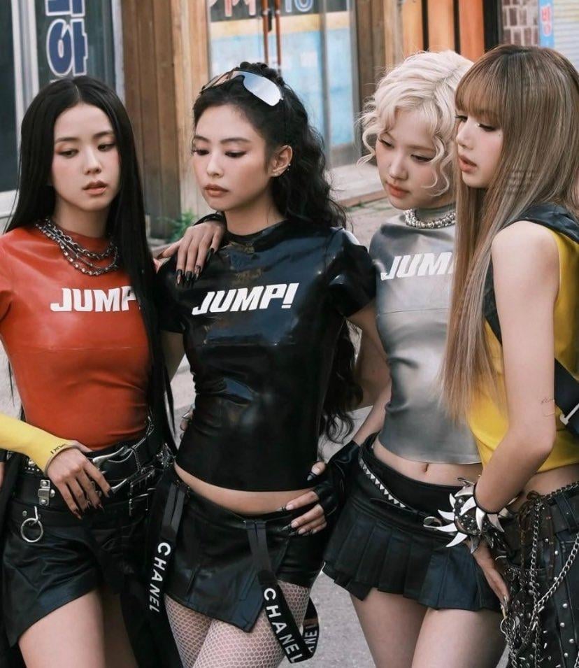 250718 ‘뛰어(JUMP)’ now break its tie with Sabrina Carpenter's "Manchild ...